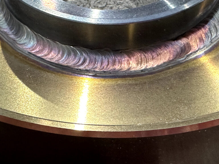 難易度MAXの溶接に挑む！S45C/SUS303異種金属溶接の成功事例とポイント | 上村製作所